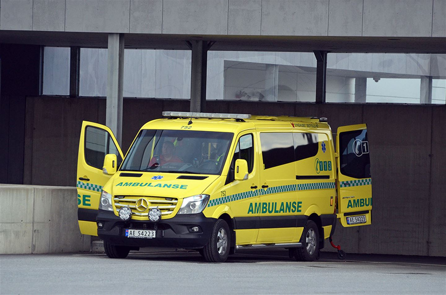 Ekstra poeng skal sikre lærlingar til ambulansefaget - Vestland ...