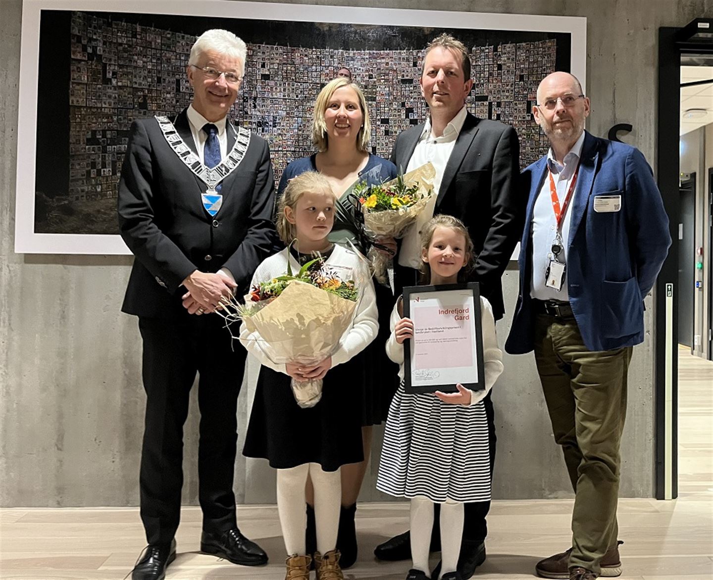 Bedriftsutviklingspris for landbruket til Indrefjord Gard i Hyllestad ...